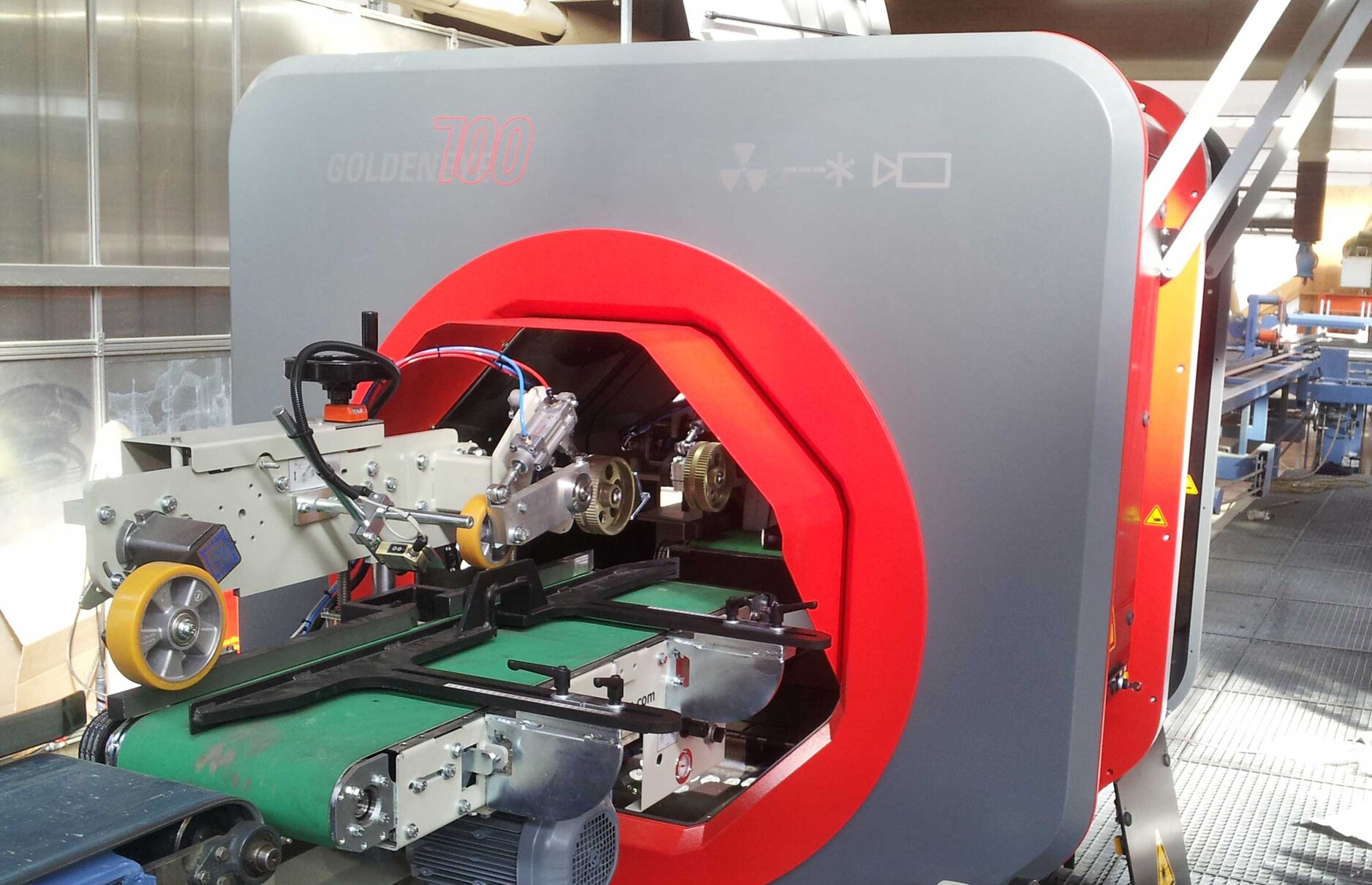 MiCROTEC - HESS TIMBER relies on Goldeneye 700 for strength grading